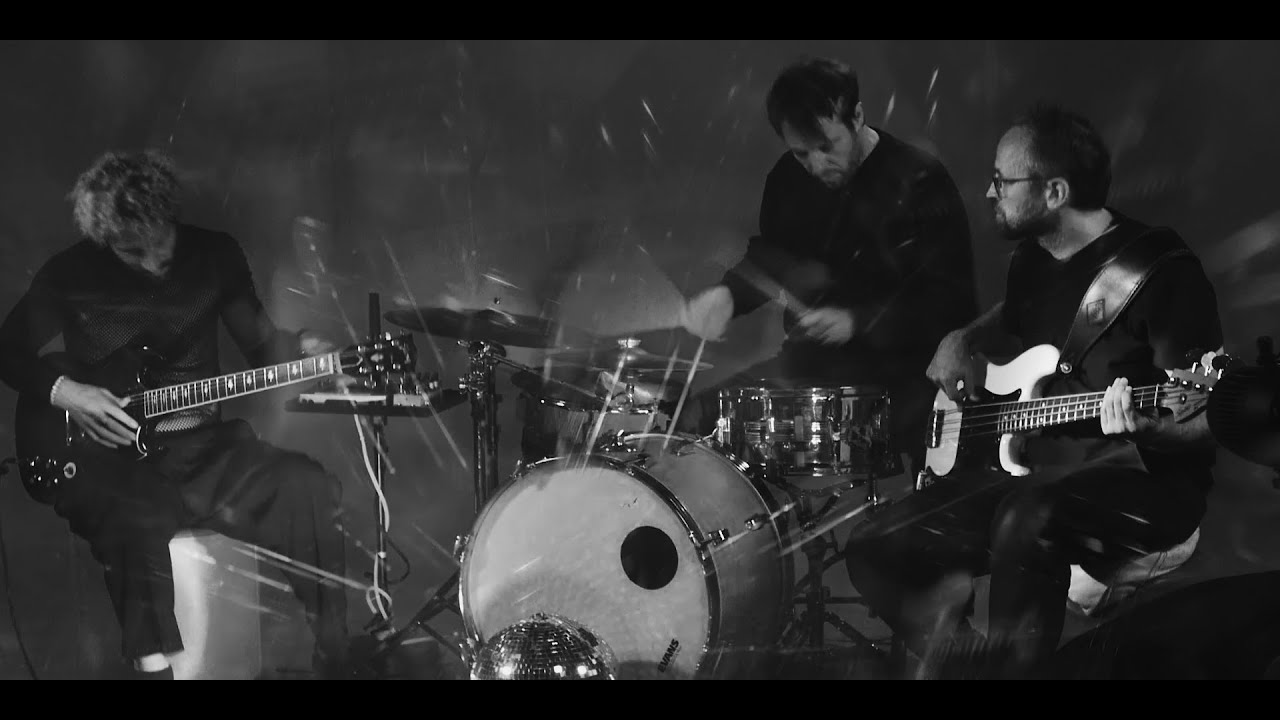 ELEKTRO GUZZI /// „TRiANGLE /// LIVE TECHNO ORGANISM - Treibhaus.at